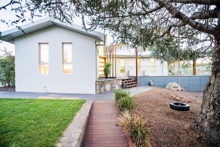 Luxury Central Canberra Home For Families/work - Canberra