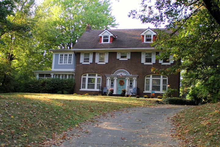 The Fowler Manor - Louisville, KY