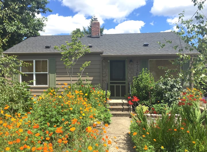 Mb’s Guest House.  Cozy 2 Bedroom In Se Portland. - Portland, OR