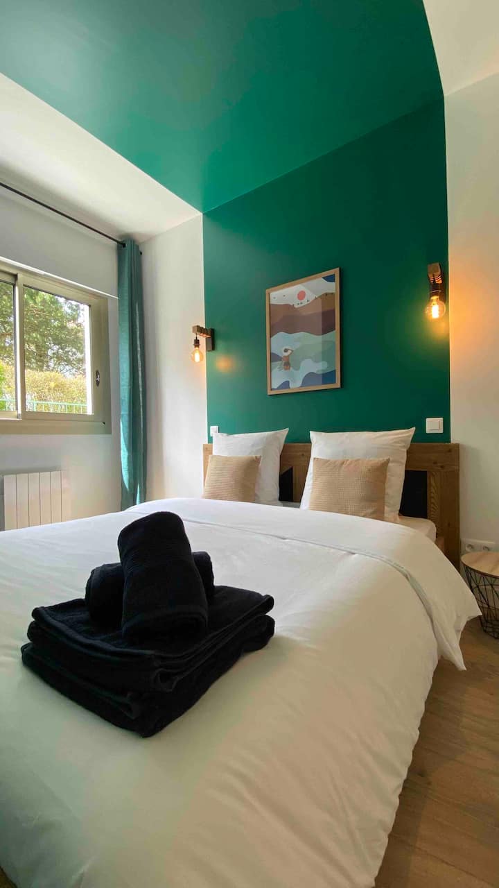 Royan, Vacances à Pied - Entre Plage Et Marché - Royan