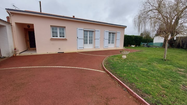 Maison Dans Un Quartier Calme. - Challans