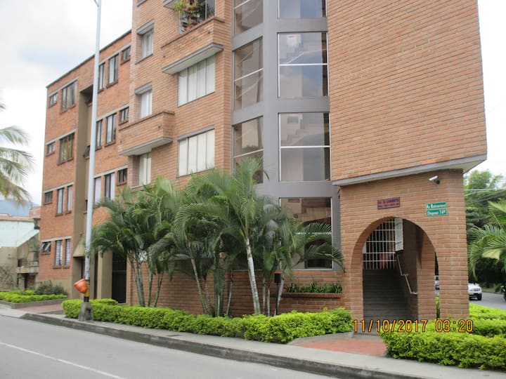 Acogedor Aparta Estudio Avenida Bolivariana - Medellín