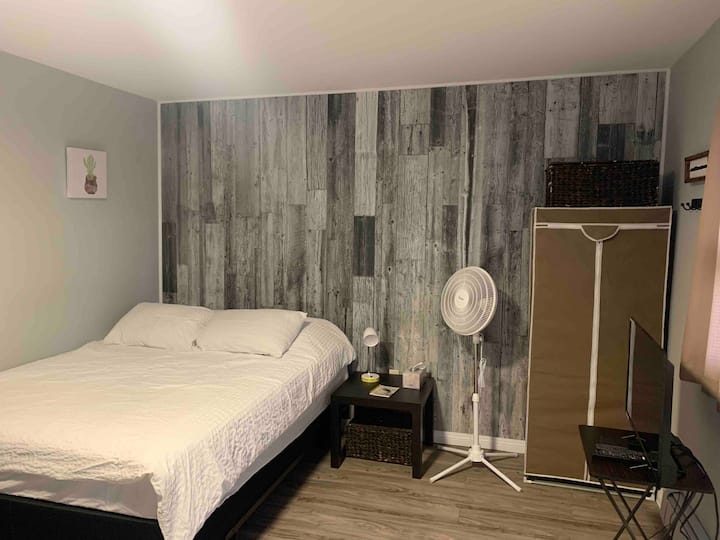 Hh2 - Charming And Comfy Bachelor Kitchenette - Thunder Bay