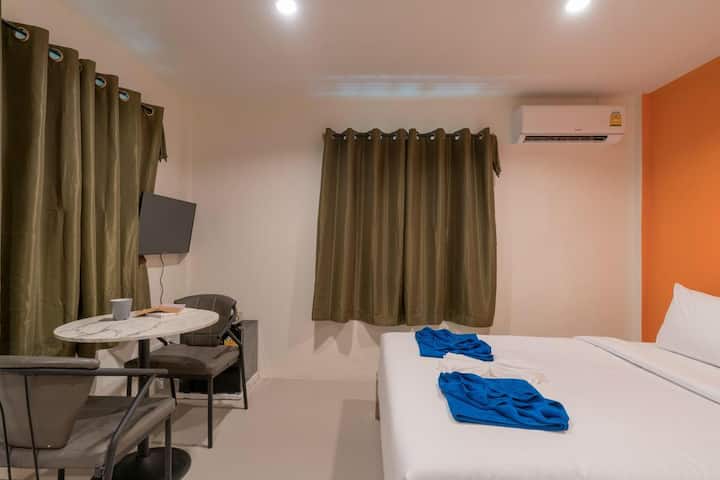 #206 Standard Queen Room, S/l Term Stay In Patong - Patong