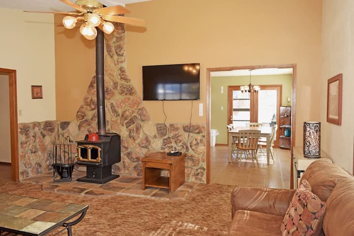 Arnolds River Retreat - In Town - On The River - - Taos Ski Valley, NM