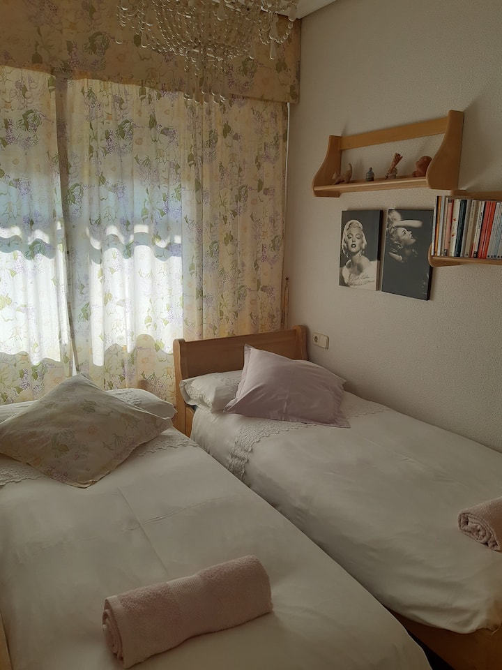 Room 10-15 Min. Walk To The Beach And Center - Donostia-San Sebastian