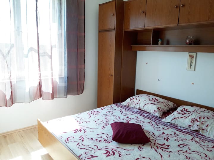 Room In The Centre 2 - 科爾丘拉島