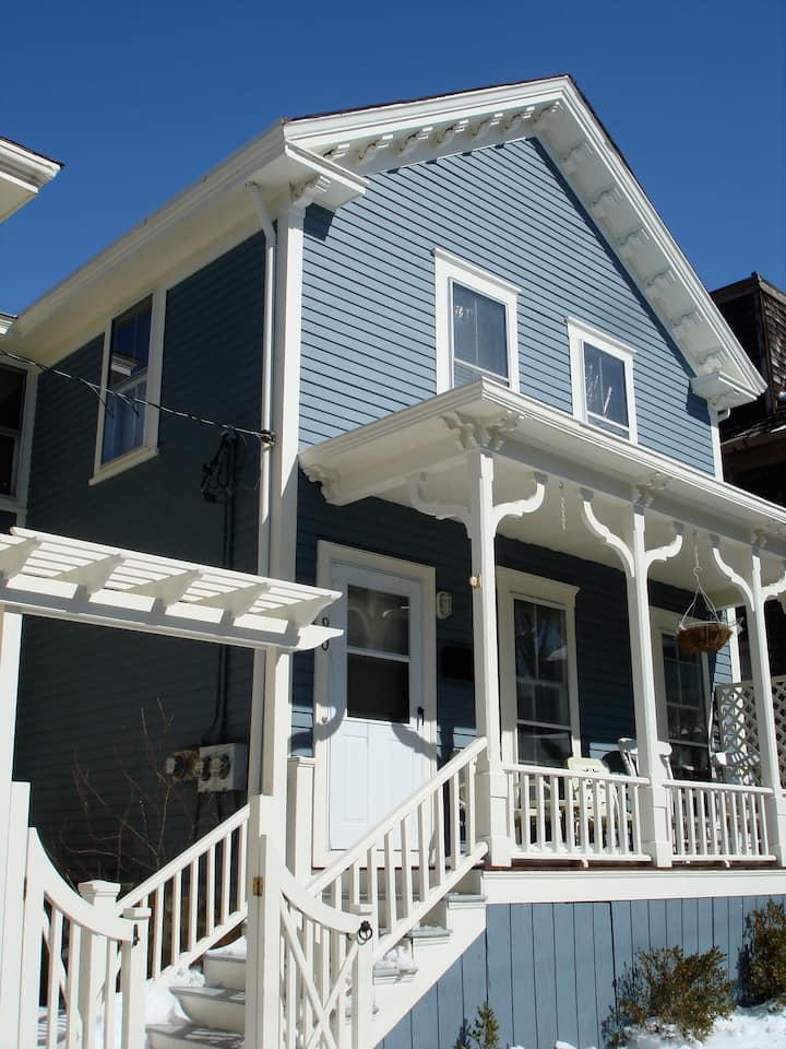 Summer Cottage On Historic Hill 1, 90 Prospecthill - Newport, RI