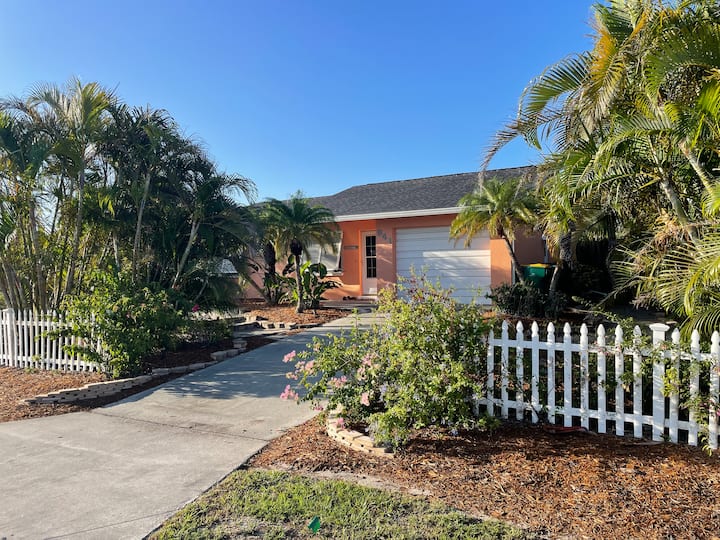 Palm Cottage - Englewood, FL