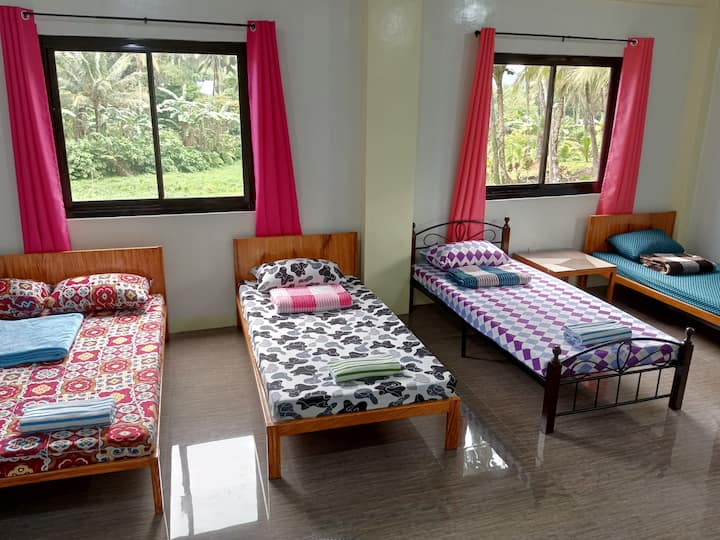 Aircon, Hot Shower, Ref, Wi-fi, Parking - Lucban