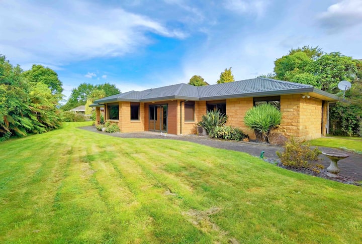 Tranquil Stream Villa - Rotorua