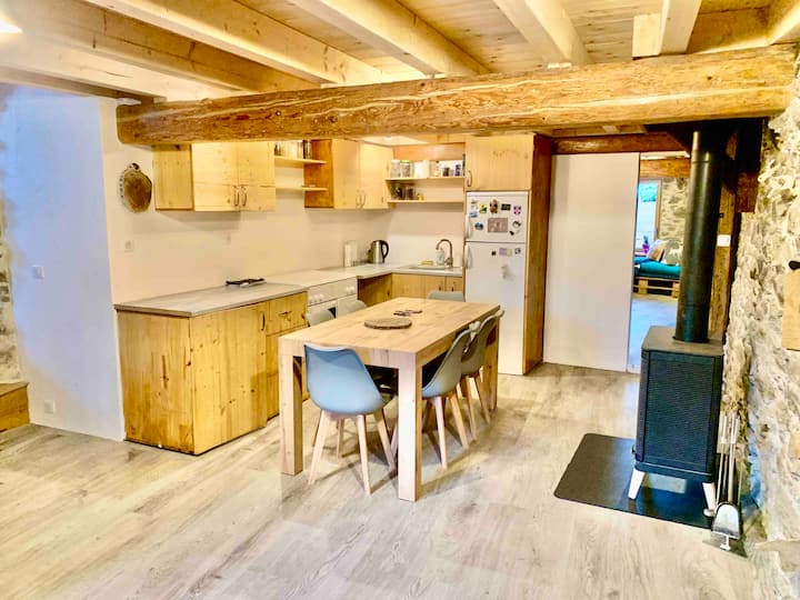 En Plein Cœur Des Montagnes - Aime