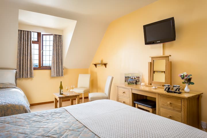 Cotswolds 4*. Views. Corsham Lodge - Chipping Norton