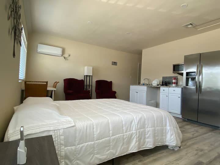 Beautiful Studio Near Llu W/ Private Entrance - Loma Linda, CA