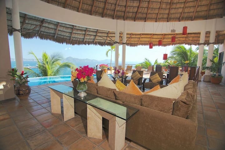 Oceanfront Luxury Villa In Gated Community - Manzanillo, México