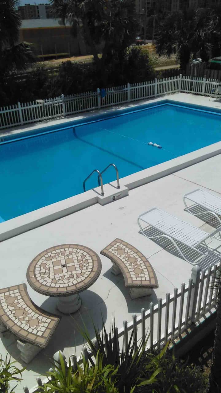 Beautifully Decorated Condo Just Steps To Beach!! - Fort Walton Beach, FL