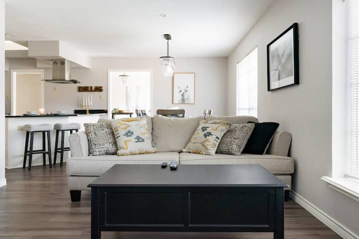 1118 Renovated House With Fenced Backyard - Richardson