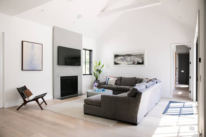 Modern Retreat With Spa - Sag Harbor, NY