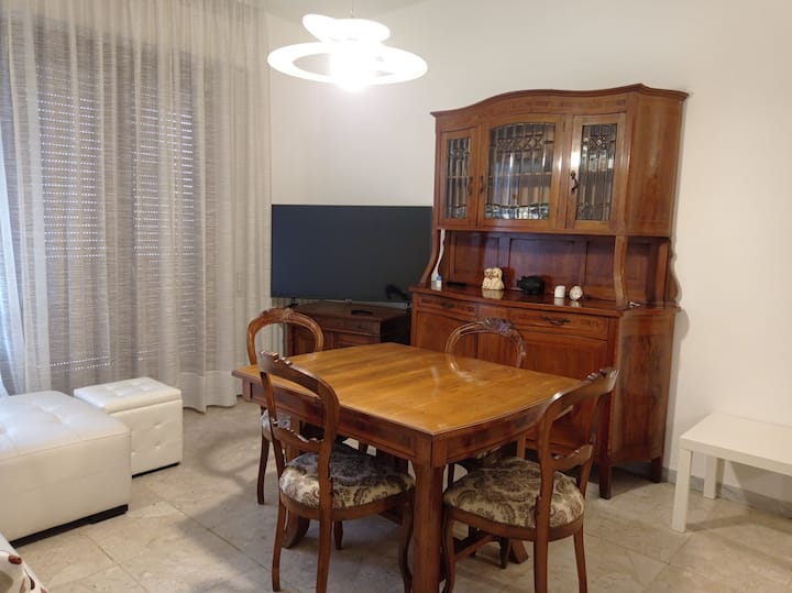Appartamento Ristrutturato In Un Silenzioso Edificio Residenziale A Due Passi Da Lungomare E Centro Storico - Senigallia
