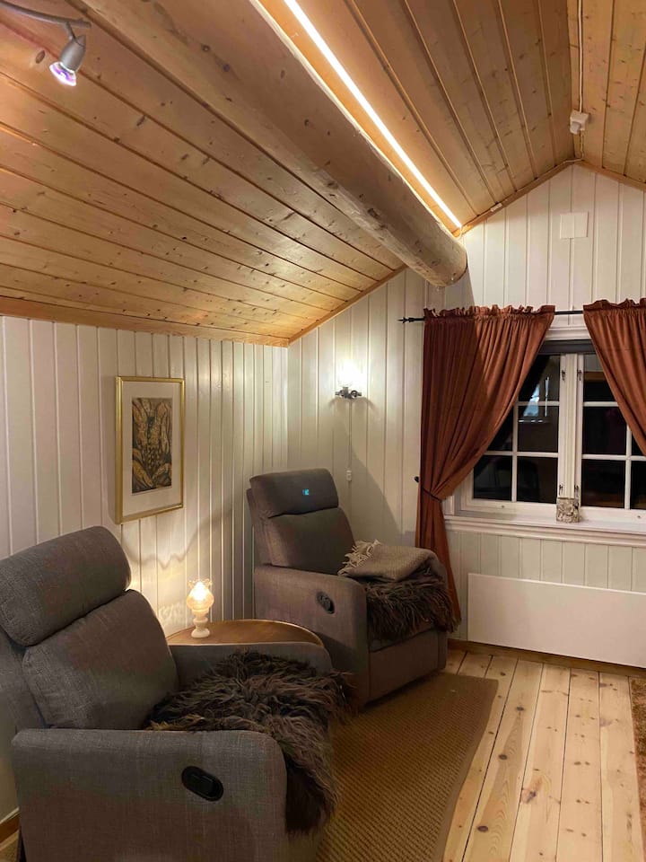 Lita Hytte I Solfylt Gårdstun. - Norway