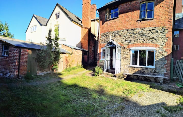 Bailey End, 5 Bedroom Townhouse In Bishops Castle - Shropshire