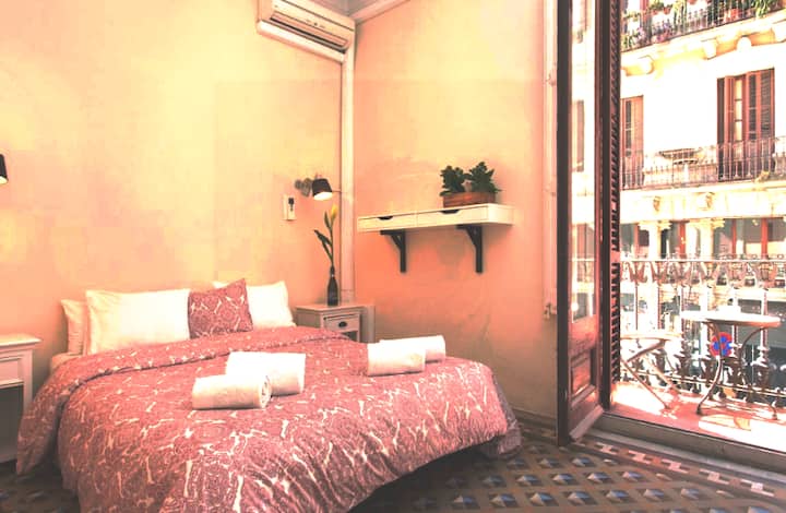Bedroom With Balcony And A/c. - Barcelona