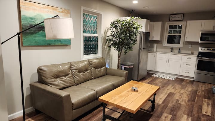 All The Comforts Of Home Modern Studio Home - Kankakee, IL