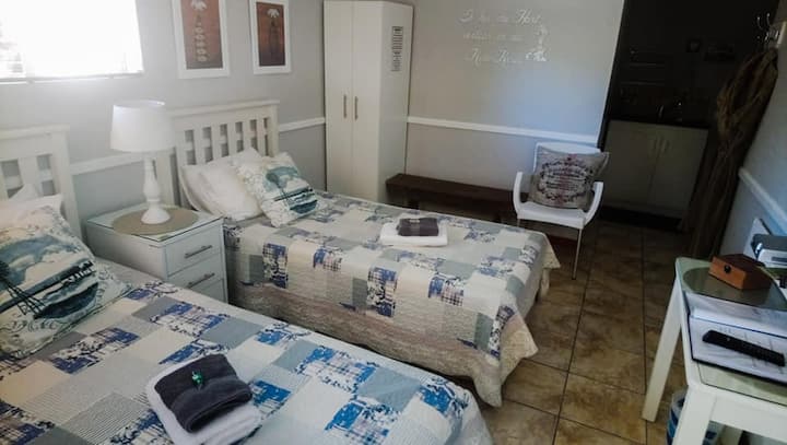 Poplar Lane Guest House - "Reyneke" Room - Oudtshoorn