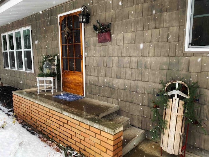 Pentwater Cozy Cottage W/bass Lake Access - Pentwater, MI