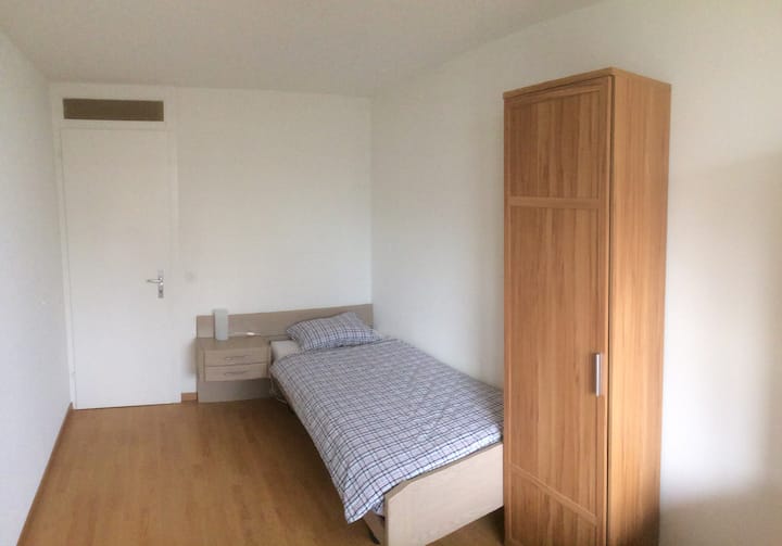Möbliertes Zimmer An Zentraler Lage In Pfäffikon - Rapperswil-Jona