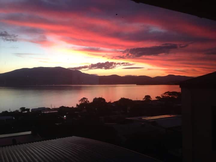 Home Away From Home With 180 Degree Hobart Views - Hobart