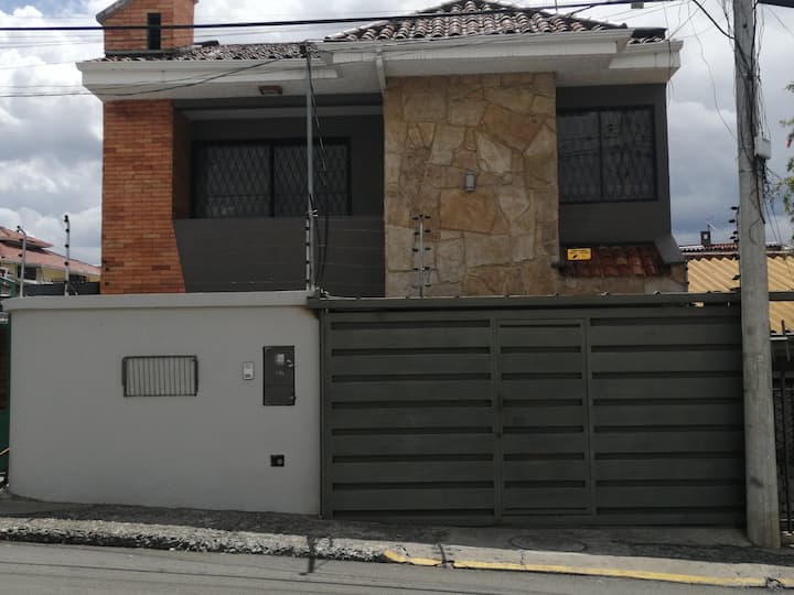 Tu Casa En Cuenca, Lejos De Tu Hogar. - Cuenca