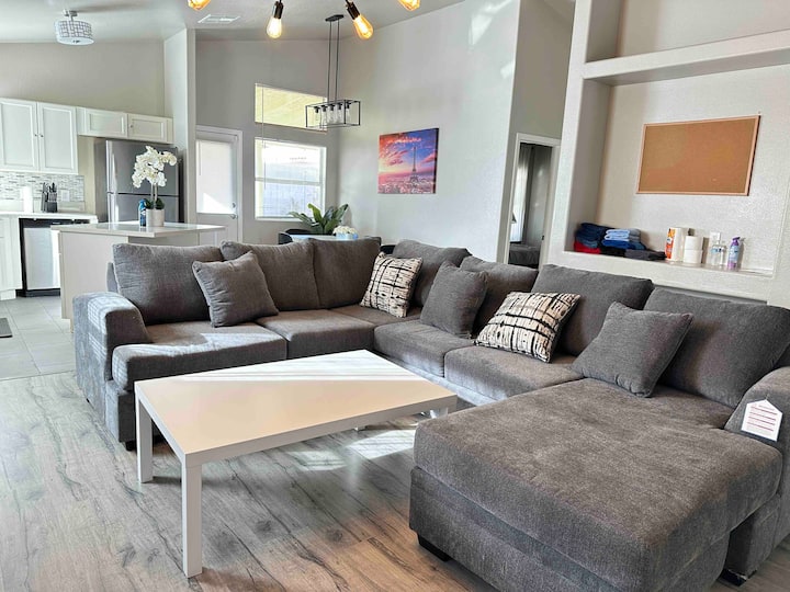 Live Like A Local - Single Story 4br 2ba Hot Tub! - Las Vegas, NV