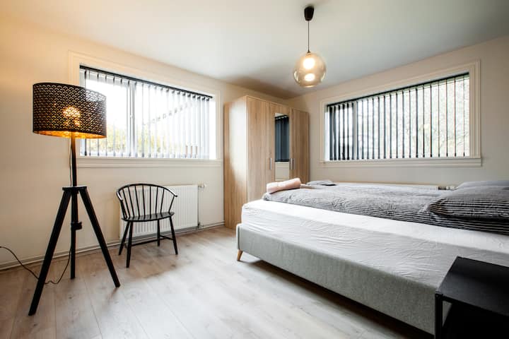 Aptm W/hot Tub & Patio Near Downtown Reykjavik - Reykjavík