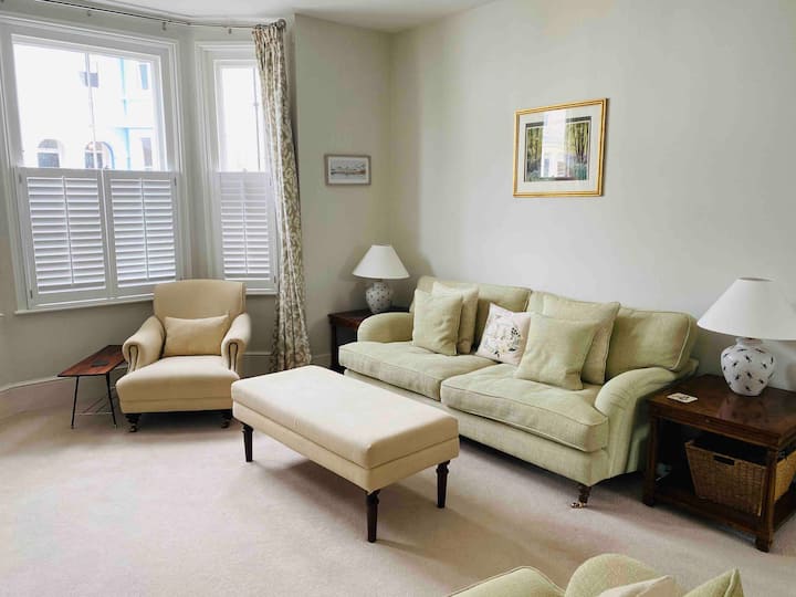 Top Floor Bedroom With En-suite - Tonbridge