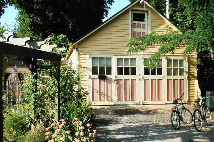 Renovated Carriage House, Three Blocks To Downtown - Saratoga Springs, NY
