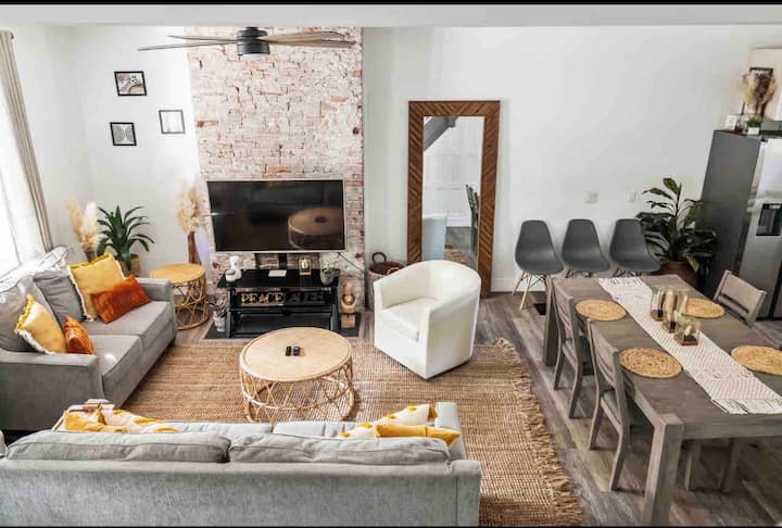 Renovated Centrally Located 5 Mins To Stadium & Dt - Pittsburgh, PA