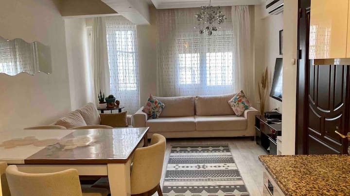 ÇEşme Merkezde Ayayorgi Ve Marinaya Yakın - Çeşme