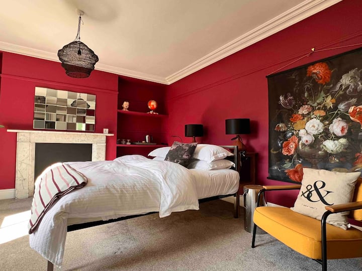 Specious En-suite With Countryside Views - Mold
