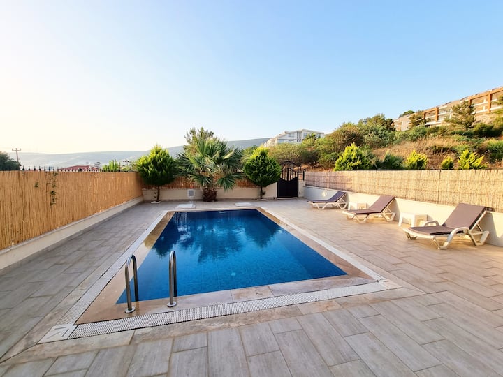 Beautiful Villa With Private Pool & Bbq - Akbük