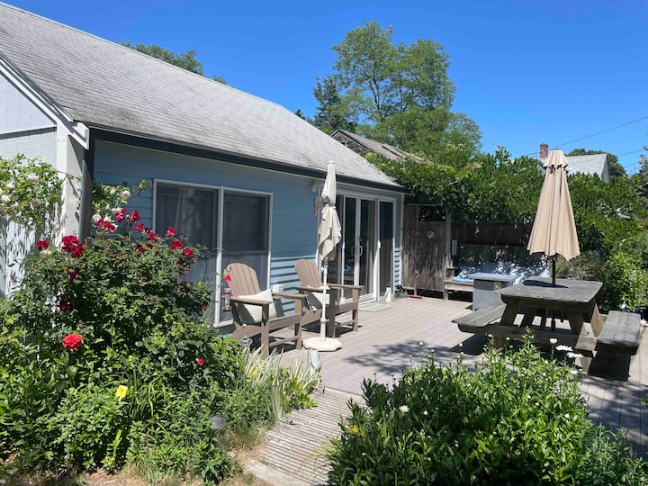 Large Sunny Deck, Harbor View. Walk To Town. - Cape Cod, MA