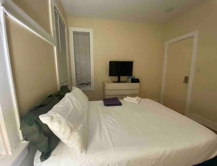 Deluxe Private In Newark - Newark, NJ