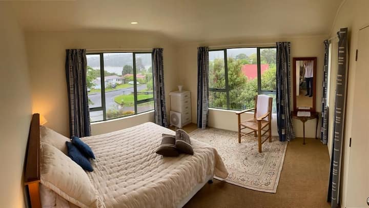 Generous Bedroom With Water View - Russell