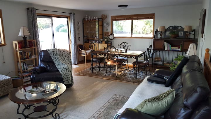 Top Floor Suite In Craftsman House With Lake Views - Sammamish, WA