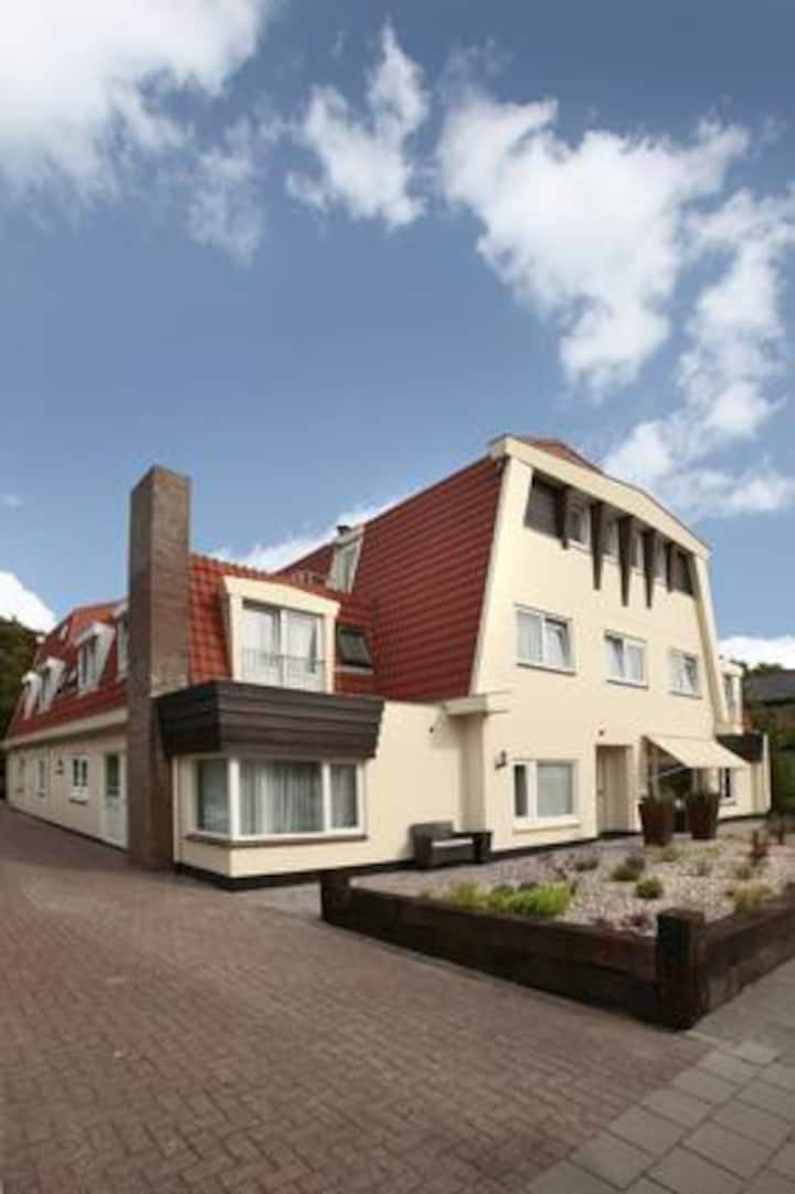 Op En Top Texel Hotel In De Koog - テセル