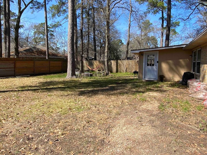 Great Three Bedroom Airbnb - Conroe, TX