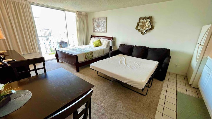 Beautiful Waikiki Apartment Free Parking* - Honolulu, HI