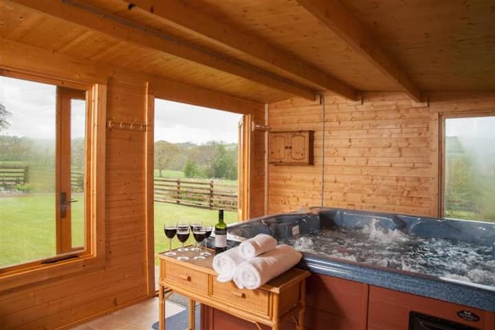 Bungalow Private Indoor Hot Tub Nr Penyfan Brecon - Brecon