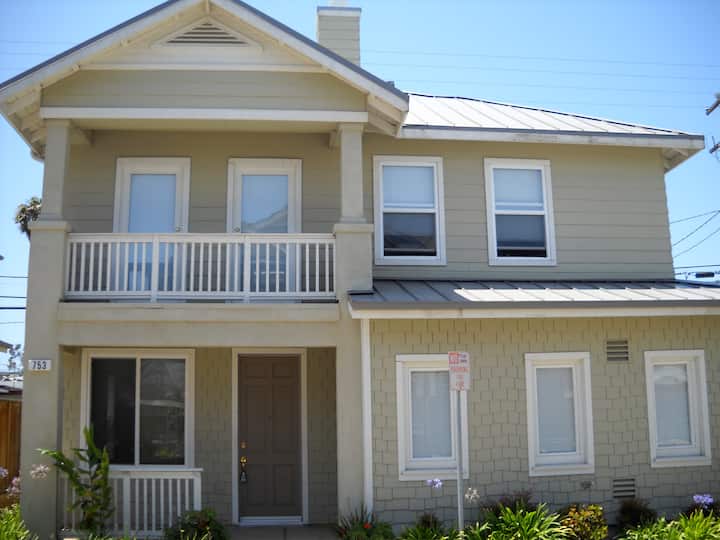 Cozy And Bright Cape Cod Delight - Oxnard, CA