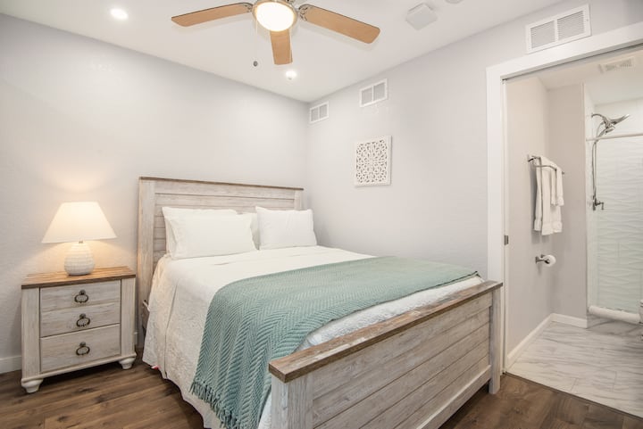 7C تم تجديدها حديثًا بغرفة نوم واحدة مع مطبخ صغير - Airbnb